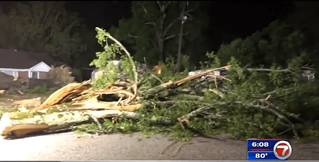 Tornadoes cause damage in Mississippi; Tupelo hit at night – WSVN 7News ... Tornadoes cause damage in Mississippi; Tupelo hit at night – WSVN 7News ...