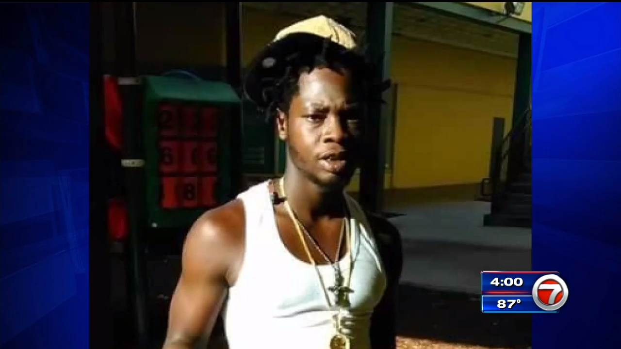 Family pleads for public to find gunman who killed son during argument ...