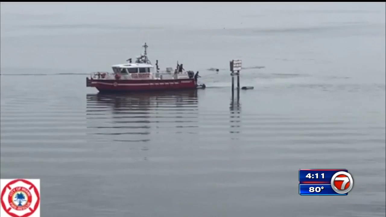 2 men rescued after boat capsized in Biscayne Bay - WSVN 7News | Miami News, Weather, Sports ...