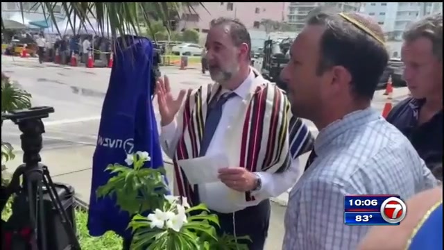 Rabbi, members of congregation hold service near collapse site as crews ...