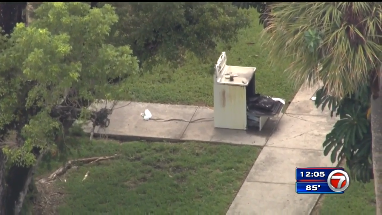 Firefighters extinguish kitchen fire inside West Miami-Dade apartment ...