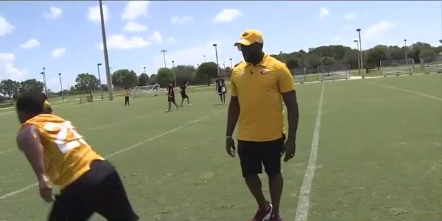 Former Dolphins player Chris Chambers builds college football team with ...