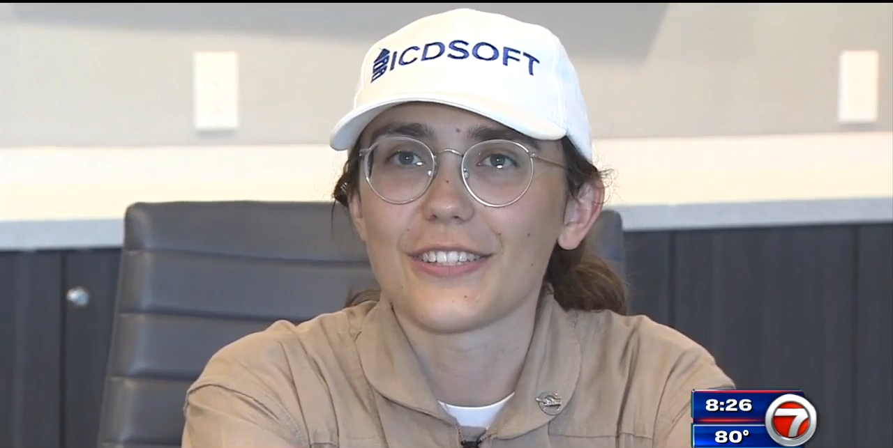 Teen pilot Zara Rutherford becomes youngest woman to fly the world solo ...