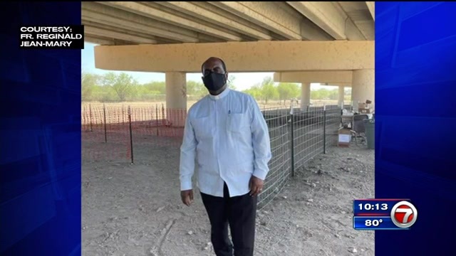 Local priest visits migrants at Texas border amid calls to stop ...