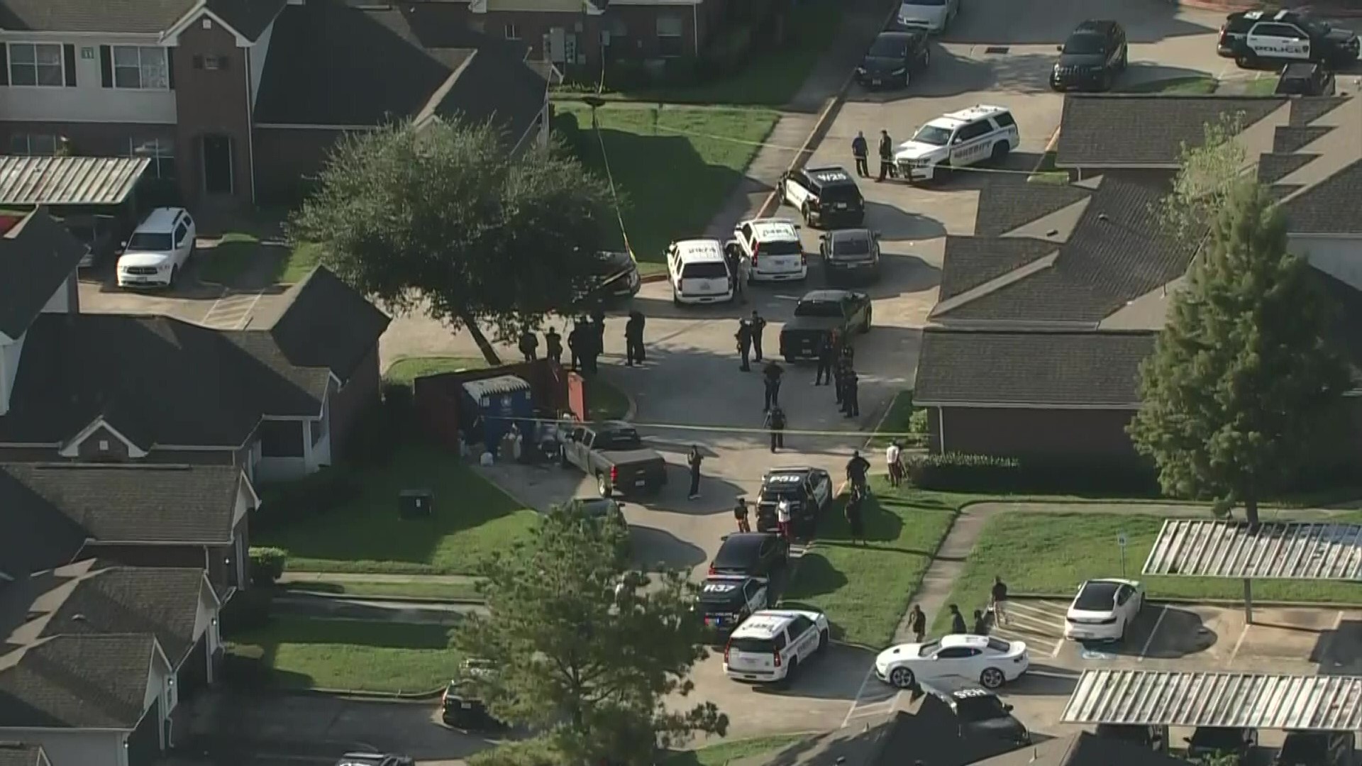 Houston officer dead, another injured while serving warrant - WSVN ...
