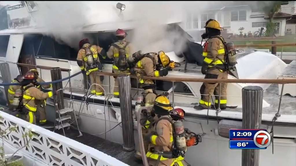 Firefighters Extinguish Boat Fire In Fort Lauderdale Wsvn 7news