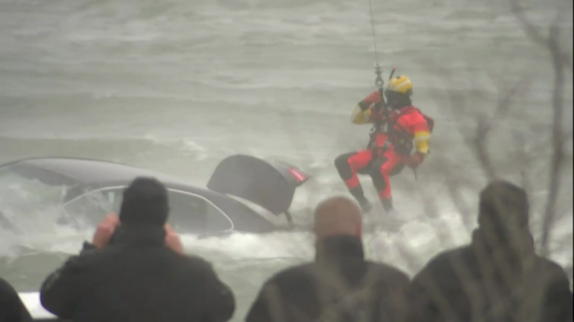 Coast Guard diver pulls body from car near Niagara Falls - WSVN 7News ...