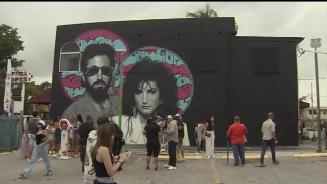 Mural honoring Gloria and Emilio Estefan unveiled outside La Casa de ...