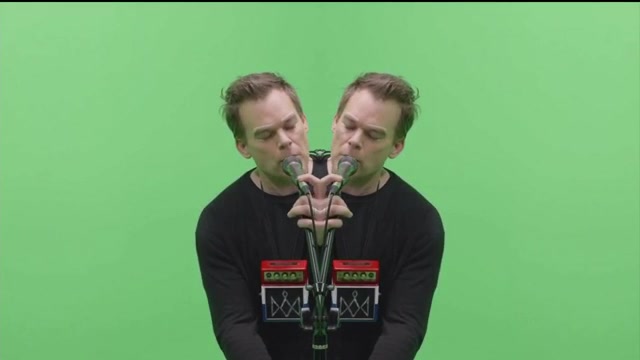 ‘Dexter’ star Michael C. Hall trades knives for mic to perform in rock ...