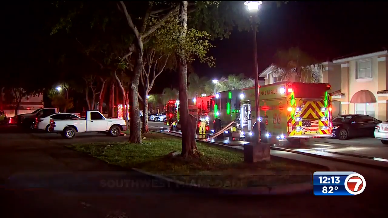 Southwest Miami-Dade townhouse catches fire - WSVN 7News | Miami News ...