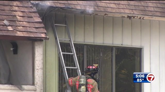 Crews put out townhouse fire in Sunrise - WSVN 7News | Miami News ...