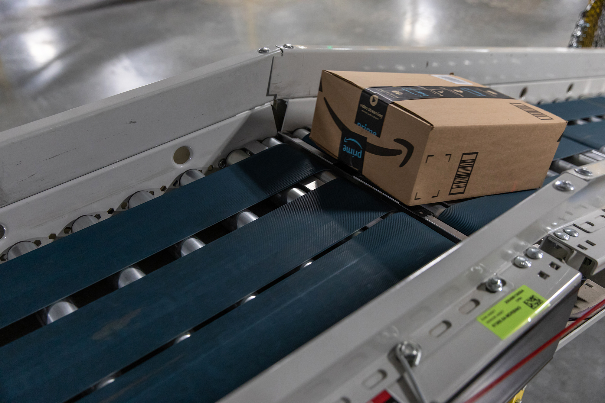Amazon to let other online retailers offer Prime delivery service ...