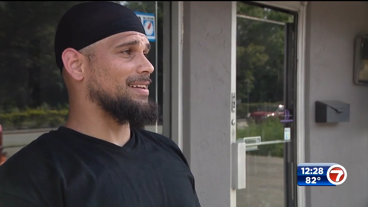 Florida man hailed as hero for saving driver in rollover crash in ...