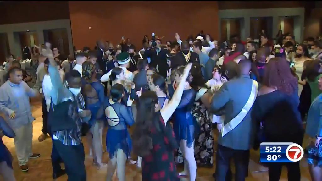 Miami-Dade students enjoy 10th annual prom for students on autism ...