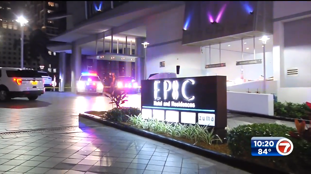 2 men hospitalized after stabbing at downtown Miami hotel - WSVN 7News ...