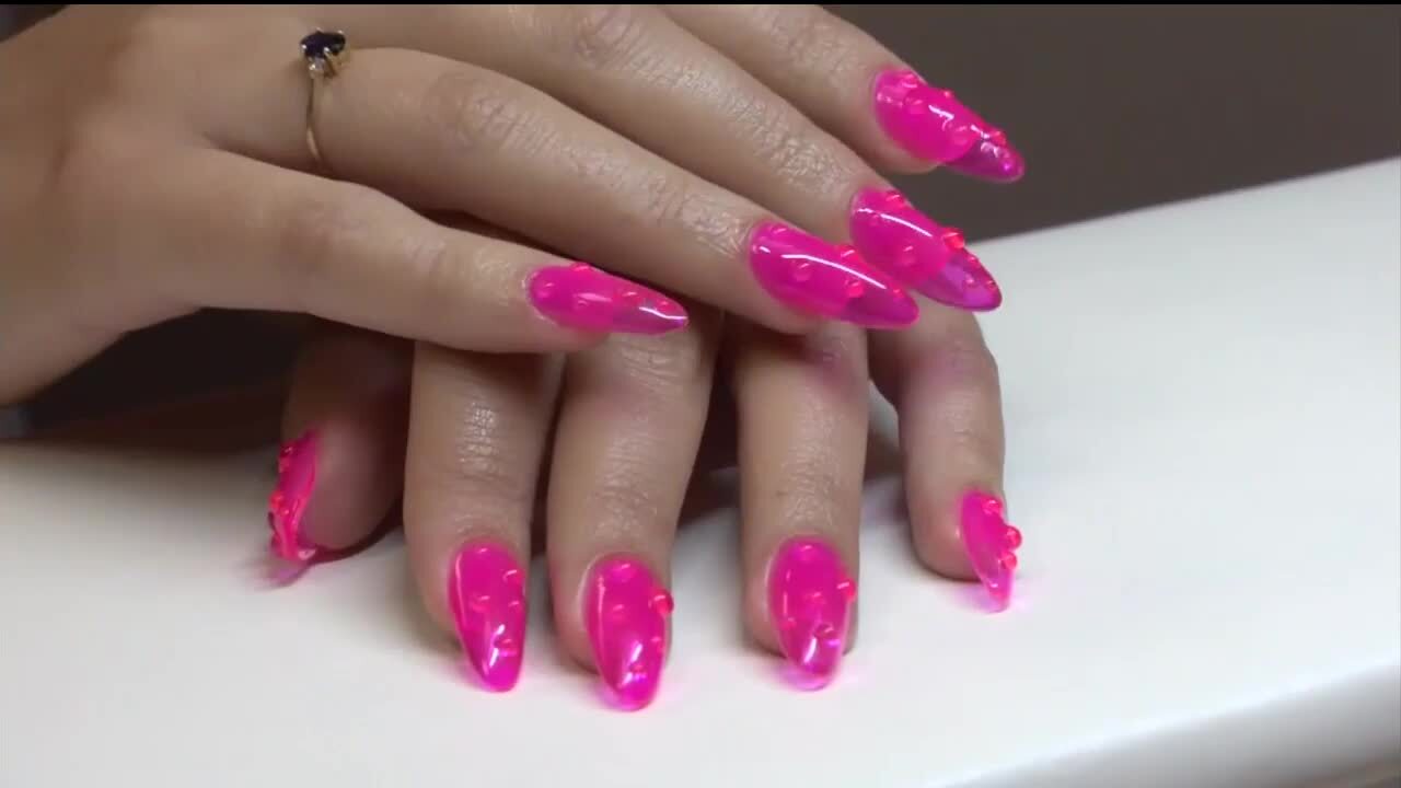 Glass nails, bubble nails: Leidy Laura Nails and Hae Girl Nails ...