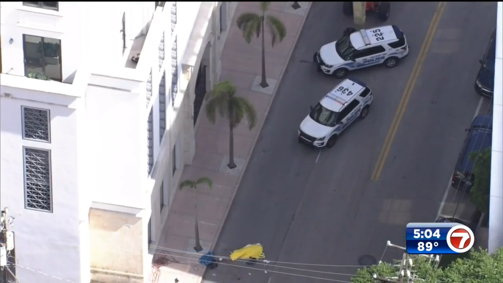 Window washer dies after falling from roof in Coral Gables – WSVN 7News ...