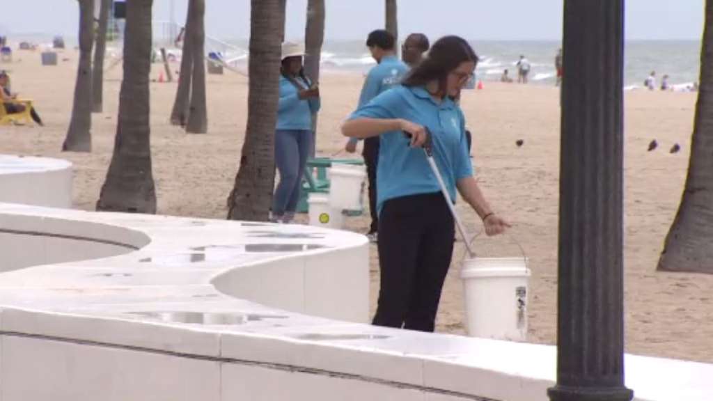International volunteer group holds beach cleanup in Fort Lauderdale ...