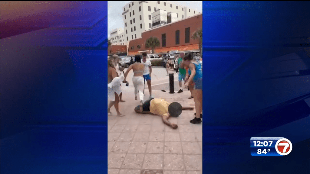 Fight caught on camera, man knocked unconscious in Hollywood Beach ...