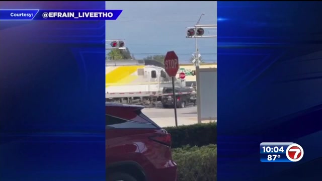 Brightline Train Slams Into Unoccupied Suv In North Miami Wsvn 7news