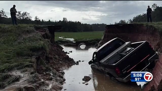 Rapid rainfall floods buildings and highways in Deep South - WSVN 7News ...