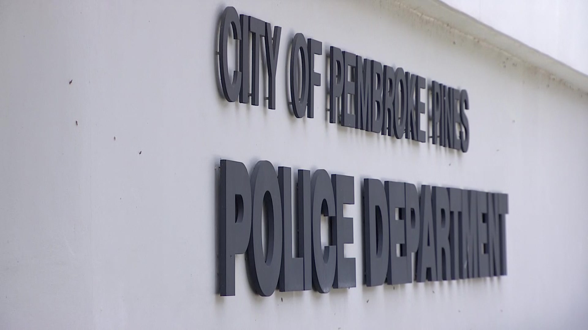 220810 Pembroke Pines PD sign – WSVN 7News | Miami News, Weather ...