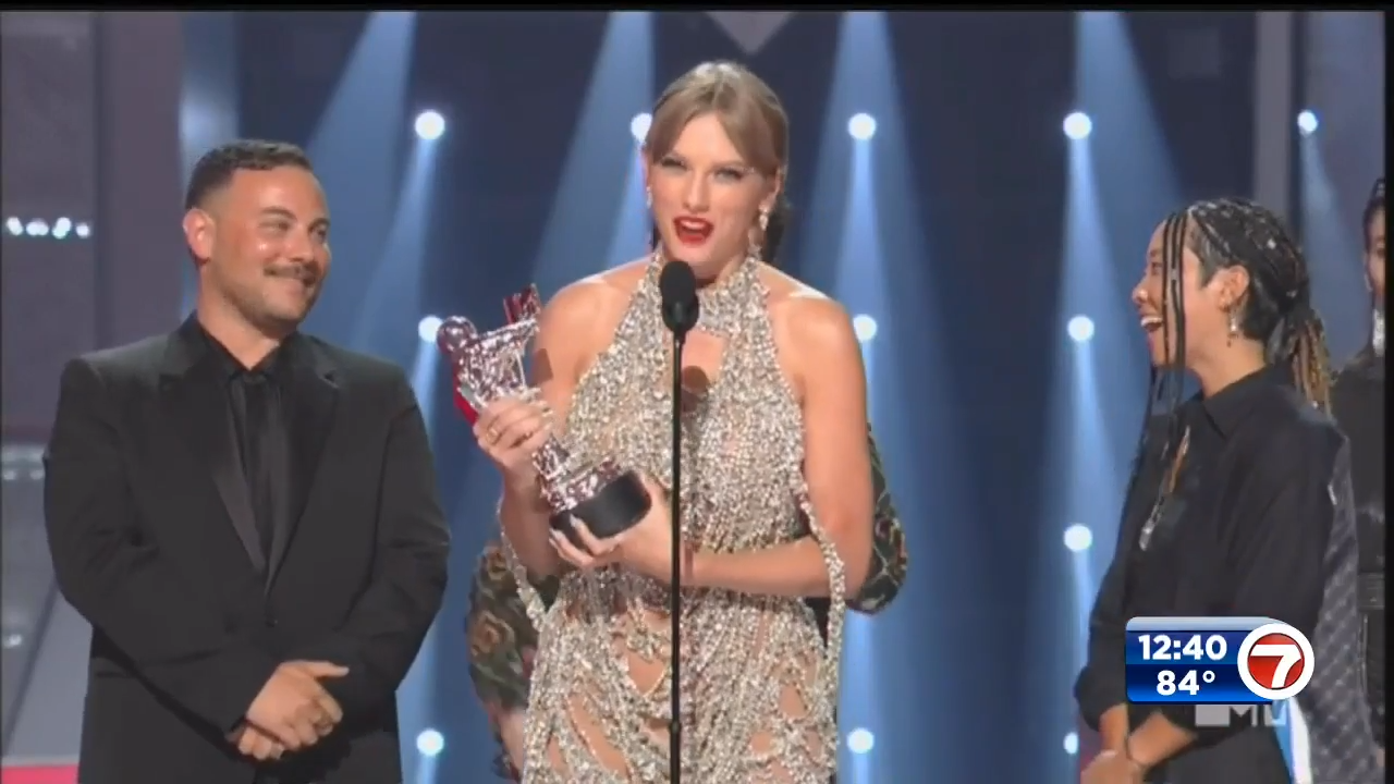 Taylor Swift wins top prize, announces new album at MTV VMAs - WSVN ...