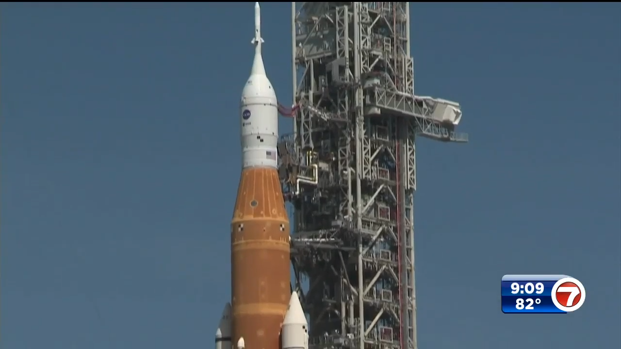 Fuel leak disrupts NASA’s 2nd shot at launching moon rocket - WSVN ...