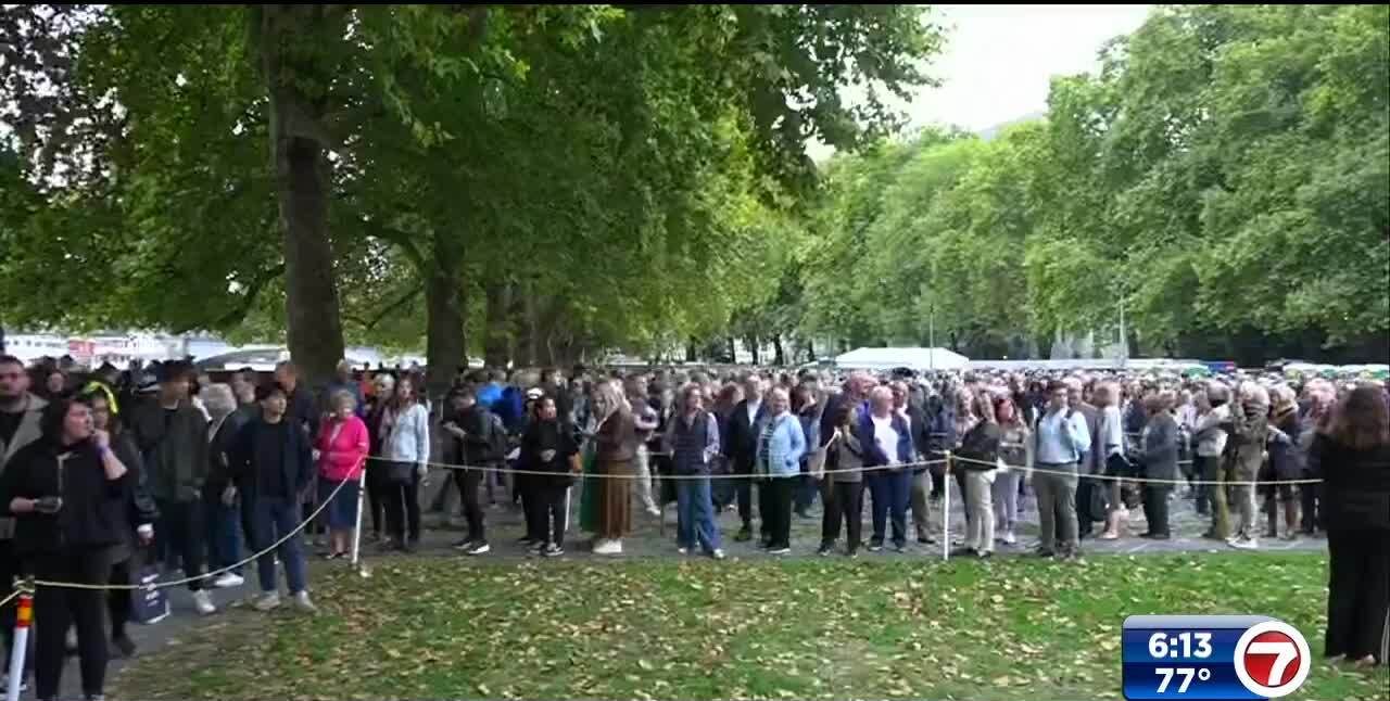 King stands vigil; Wait to see queen’s coffin hits 24 hours - WSVN ...