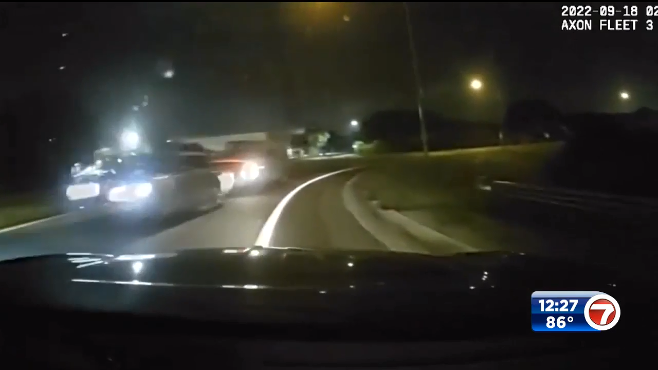 Tampa officer avoids crash after dashcam captures 2 wrong-way drivers ... Tampa officer avoids crash after dashcam captures 2 wrong-way drivers ...