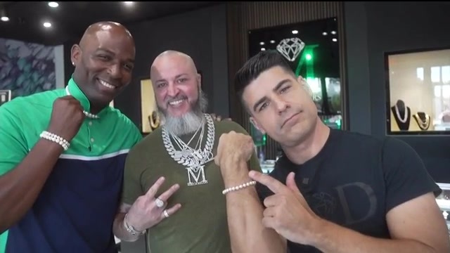 Men are bringing pearls back into style; Deco tries out hot new ...