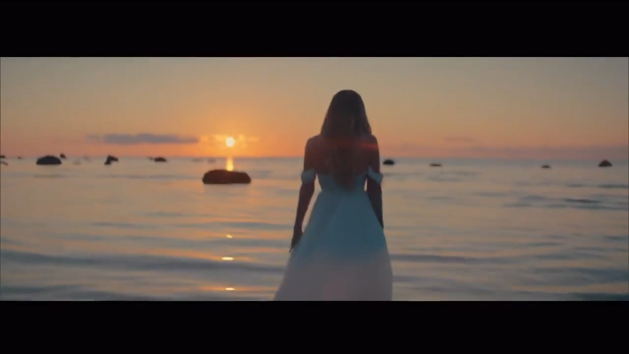 Country singer Carly Pearce promotes latest album ’29: Written in Stone ...