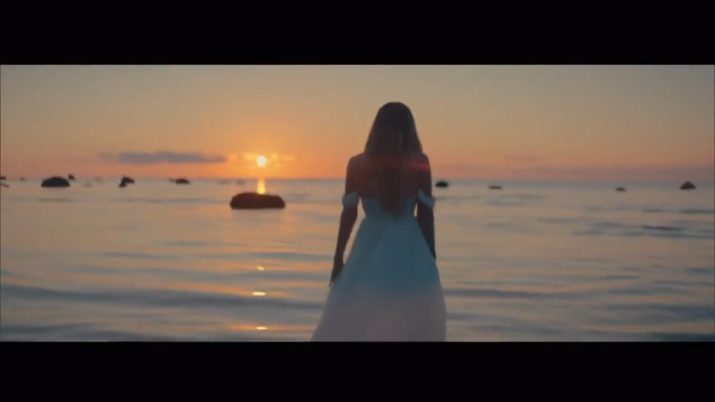 Country singer Carly Pearce promotes latest album ’29: Written in Stone ...