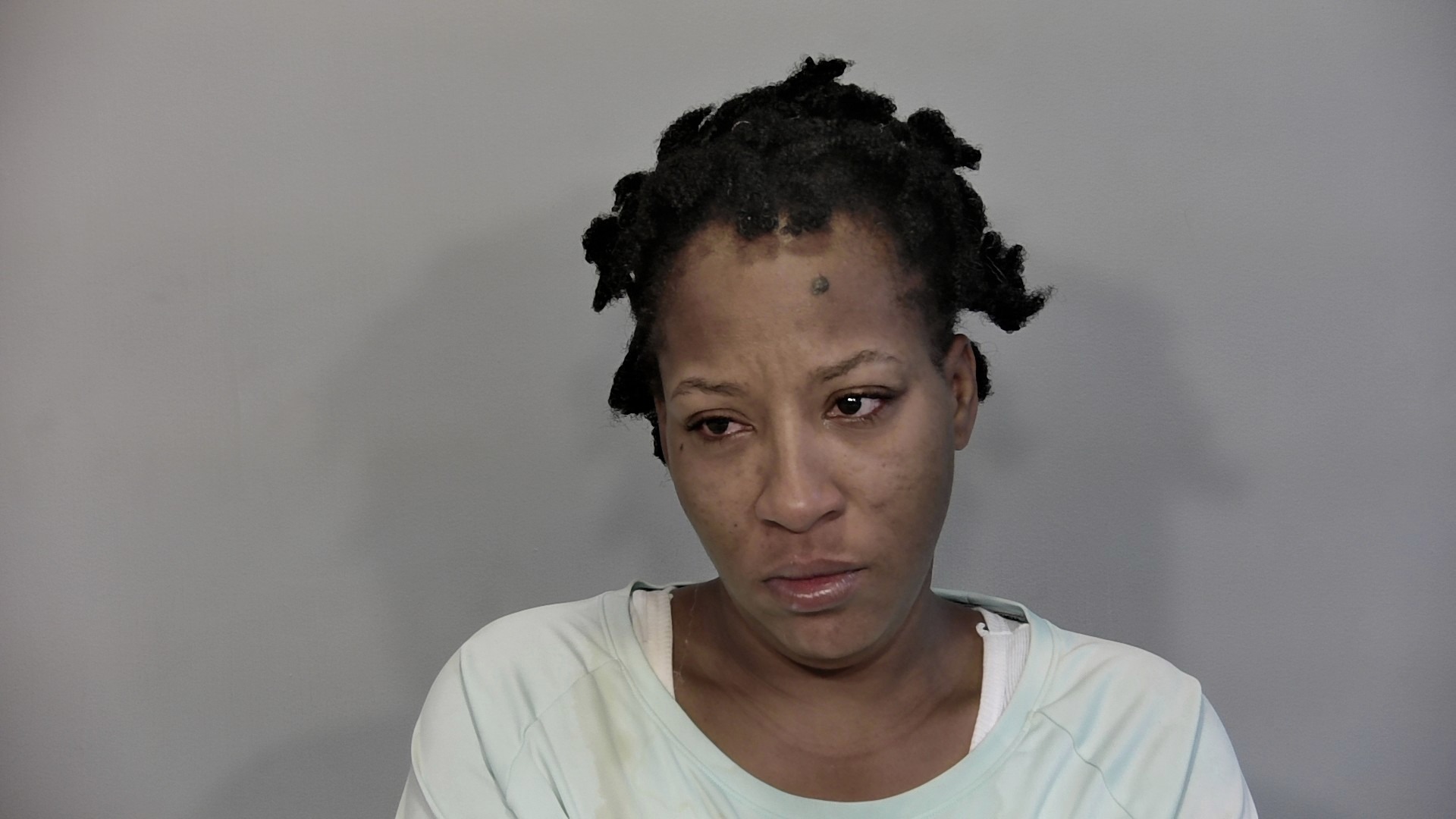 Intoxicated woman arrested after reckless driving, threats to Monroe ...