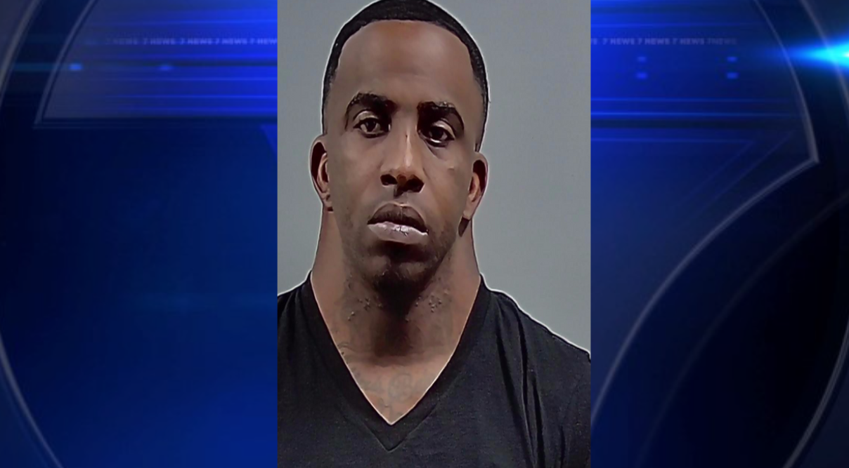 Florida man who went viral for mugshot featuring large neck arrested ...