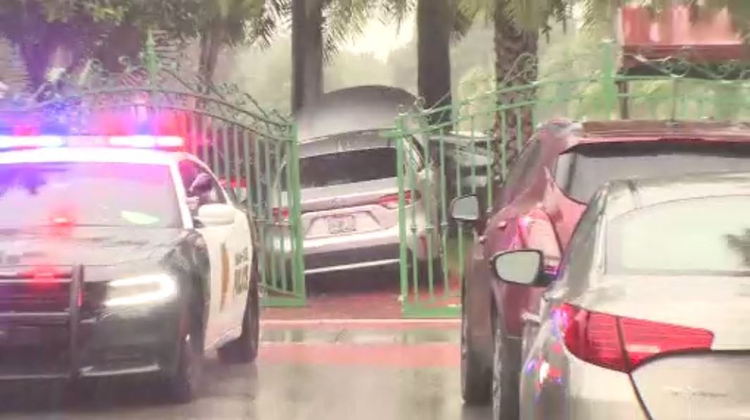 Car slams into gate at SW Miami-Dade home - WSVN 7News | Miami News ...