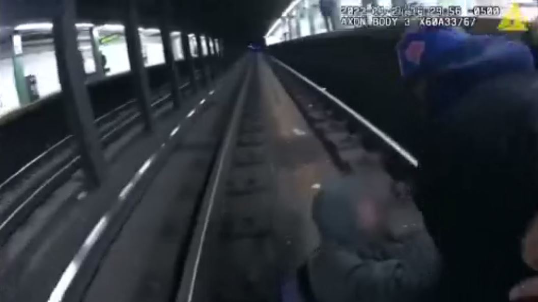 Good Samaritan and NYPD officers rescue man from subway tracks moments before train arrives ...