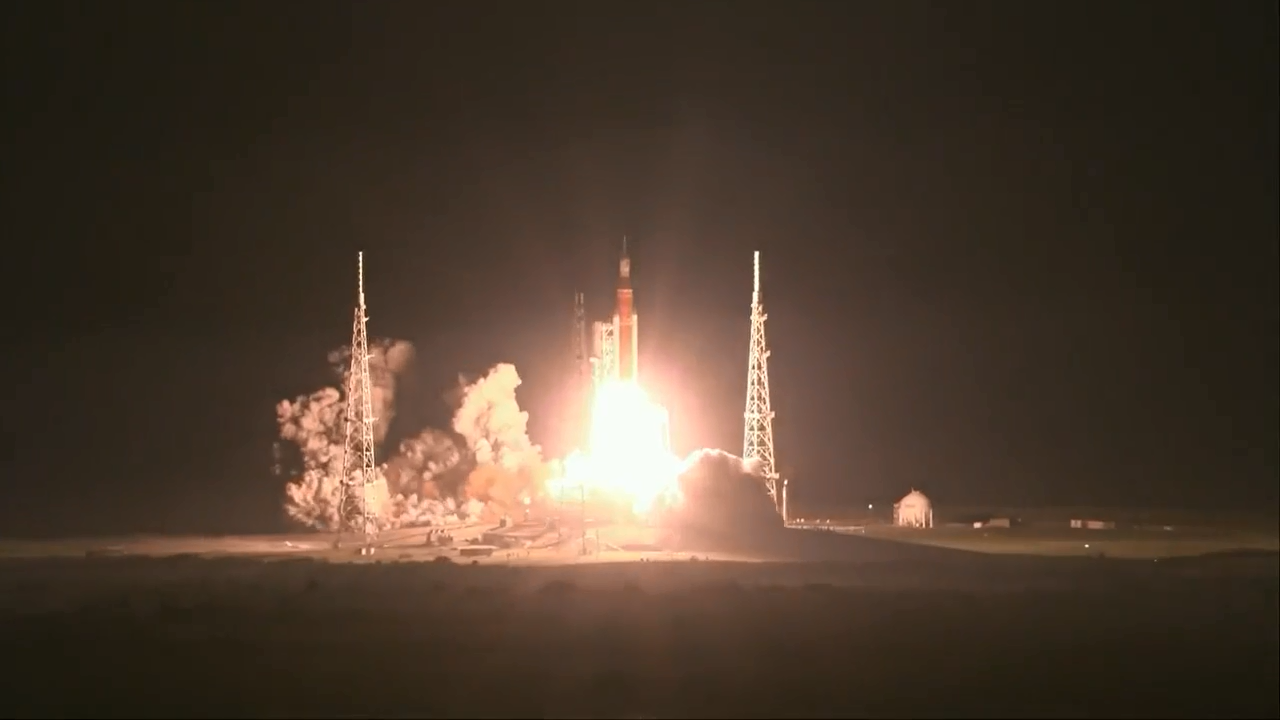 Nasas Mightiest Rocket Lifts Off 50 Years After Apollo Wsvn 7news