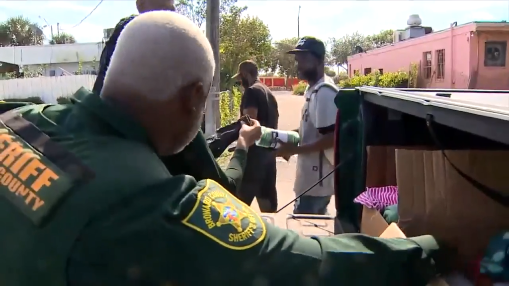 South Florida prepares for cold temperatures during Christmas weekend ...