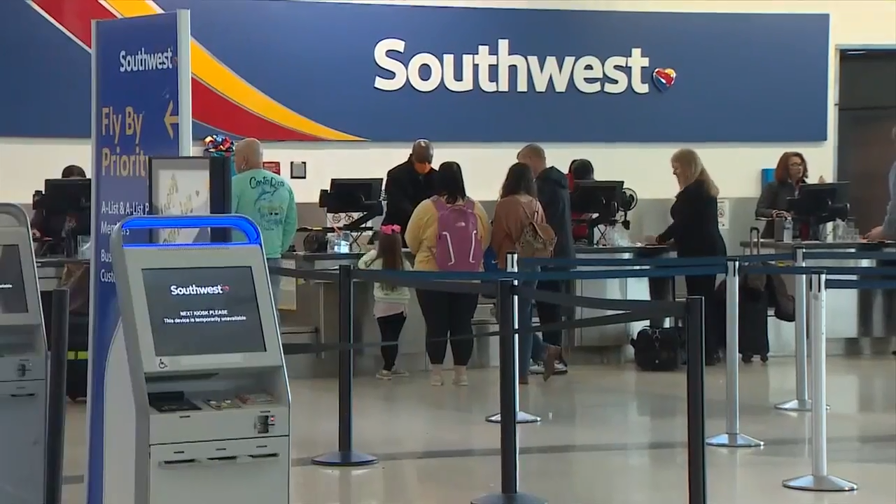 Southwest pilots, others to get bonus pay for working during meltdown ...