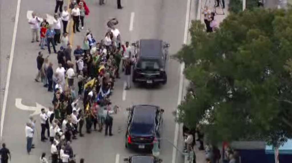 Versailles restaurant founder Felipe Valls Sr. laid to rest – WSVN ...