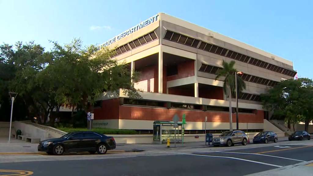 221214 MIAMI POLICE DEPARTMENT BUILDING – WSVN 7News | Miami News ...