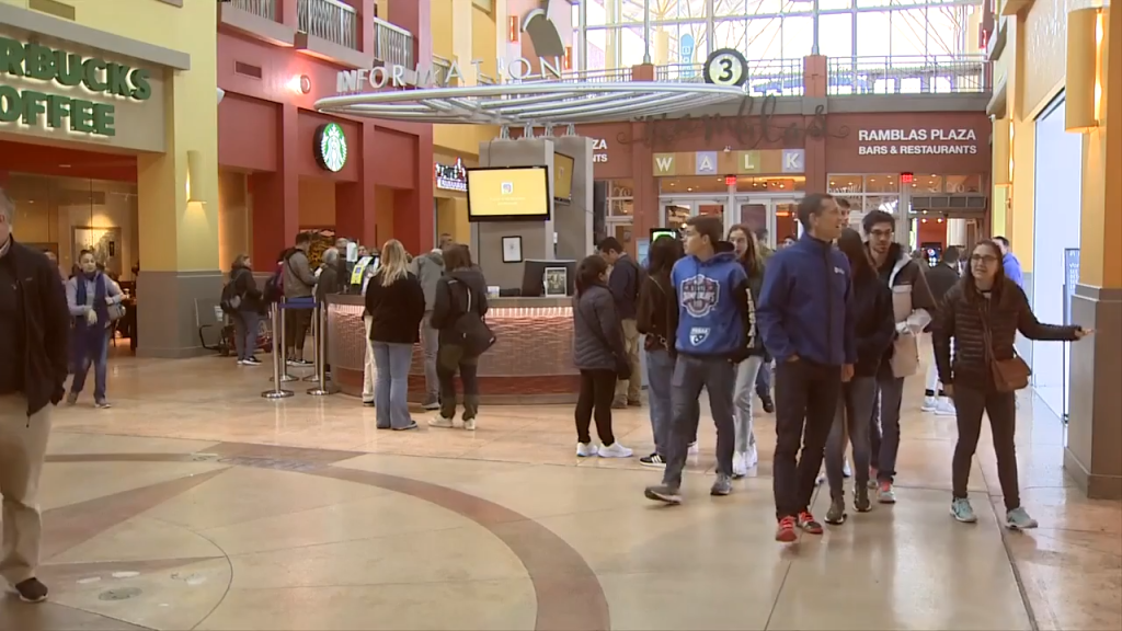 South Florida malls remain busy day after Christmas – WSVN 7News ...