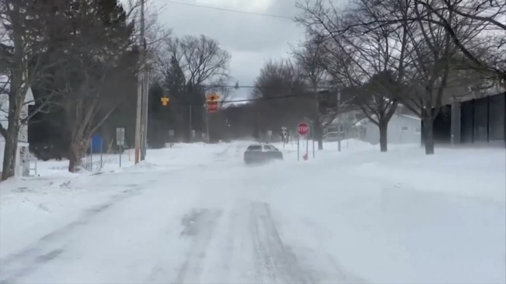 Military police enforce driving ban in snow-stricken Buffalo – WSVN 7News | Miami News, Weather ...