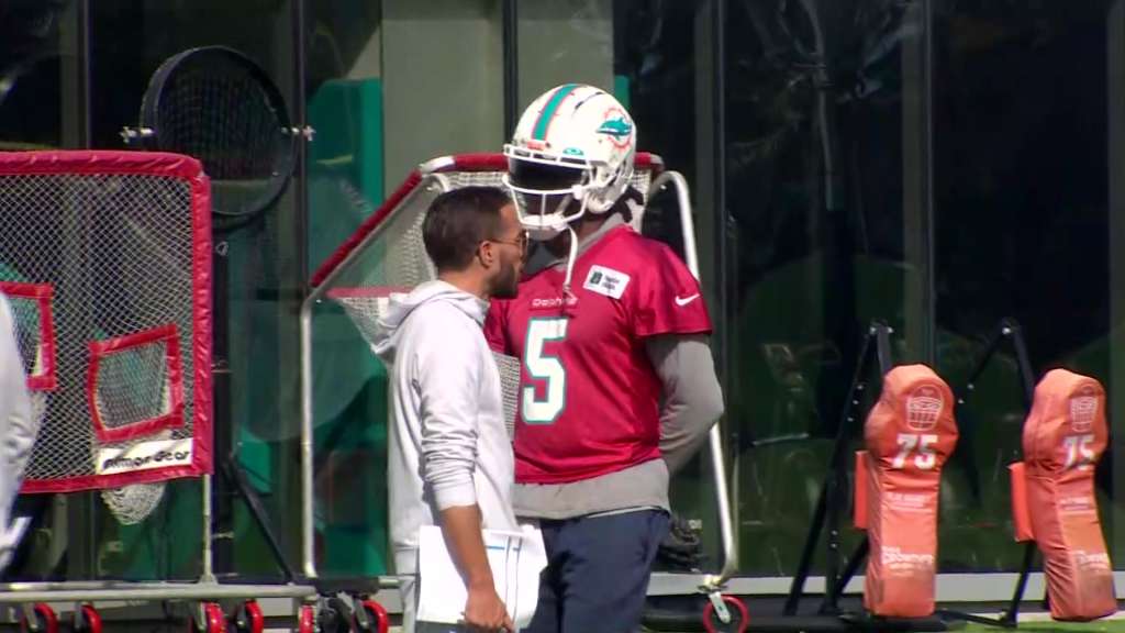 221228 MIAMI DOLPHINS MIKE MCDANIEL AND TEDDY BRIDGEWATER – WSVN 7News ...