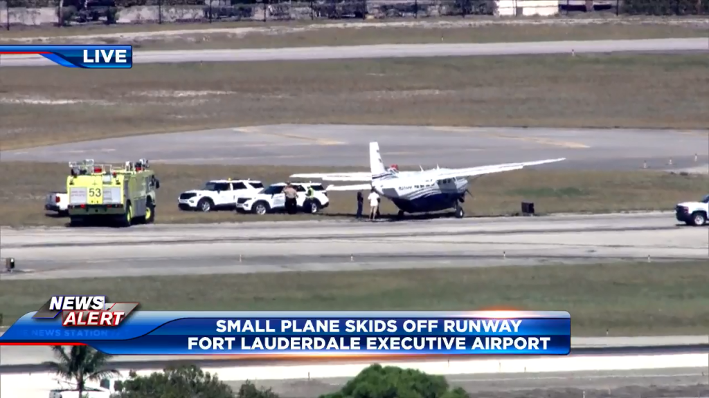 Small plane has minor issue while landing at Fort Lauderdale Executive ...