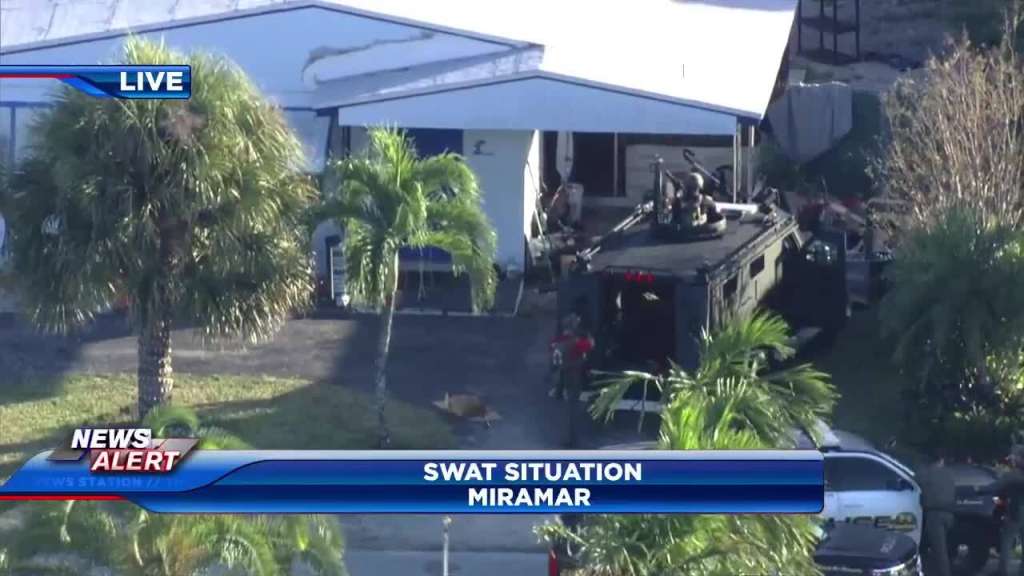 Suspect who barricaded himself in home in Miramar surrenders after SWAT ...