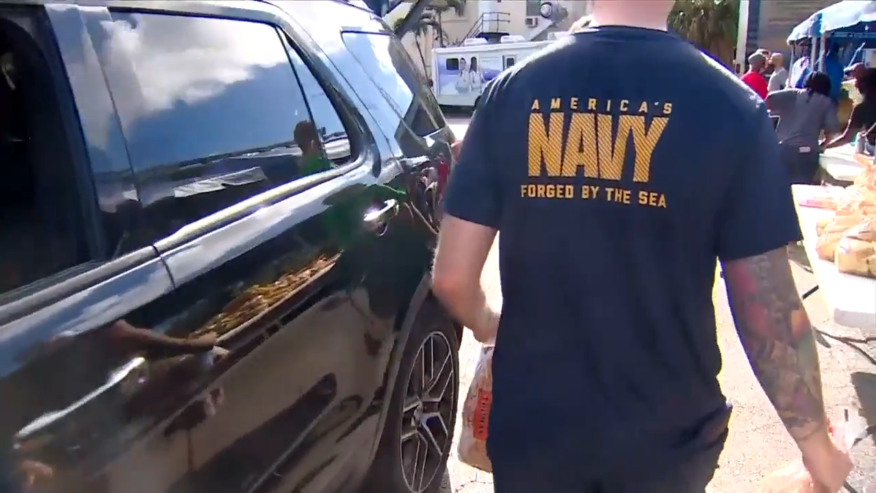 US Navy sailors team up with Farm Share to distribute food during Navy ...