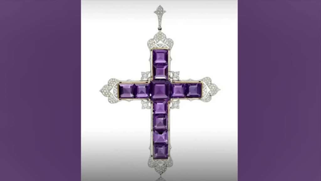 Kim Kardashian buys Attallah Cross pendant worn by Princess Diana ...