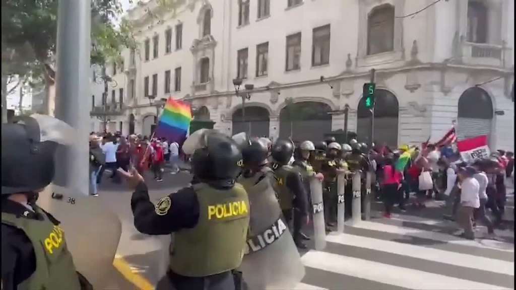 Protests move into Peru’s capital, met by tear gas and smoke – WSVN ...